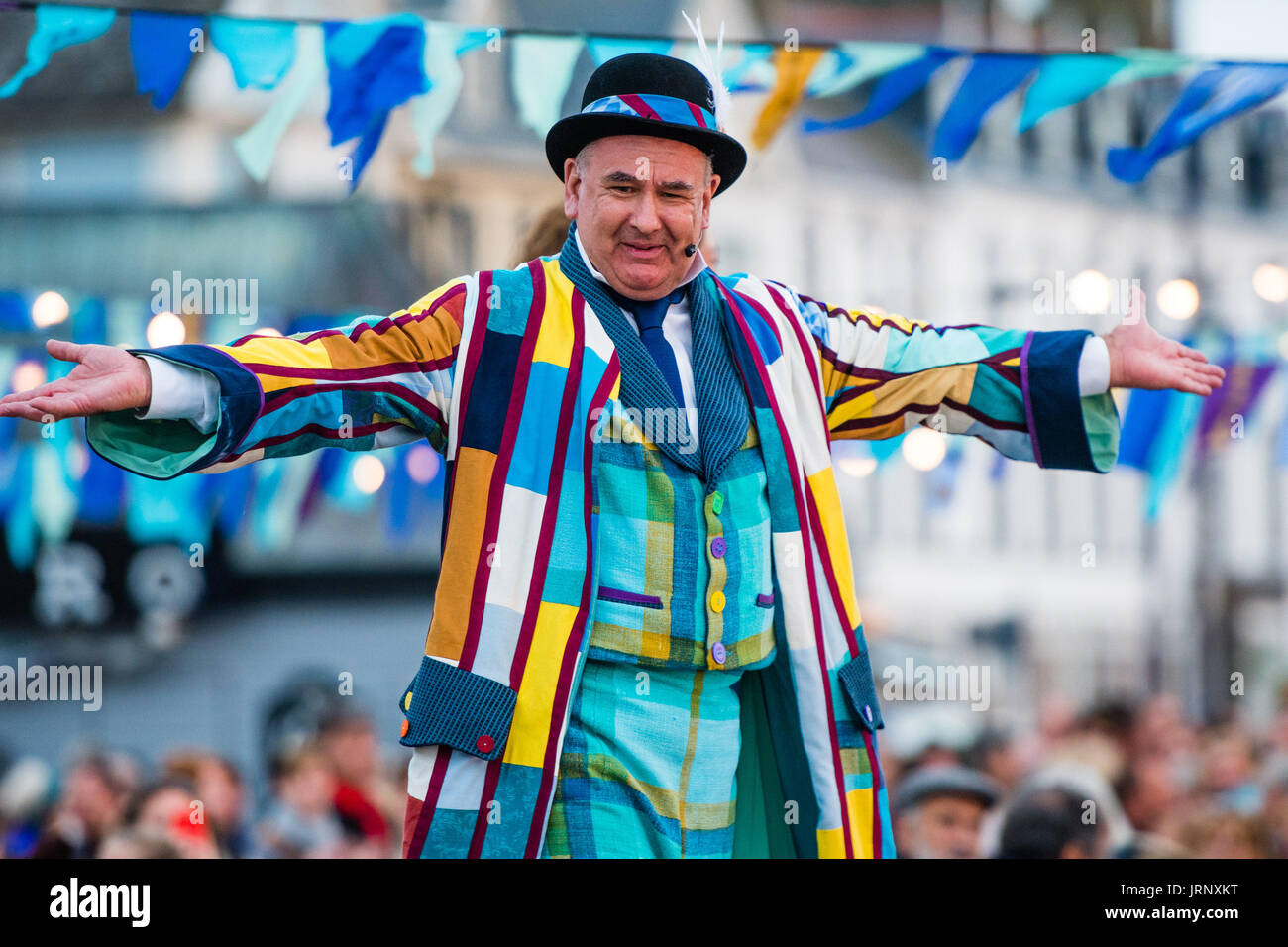 Aberystwyth, Wales, UK. 5th August, 2017. Performers on the promenade ...