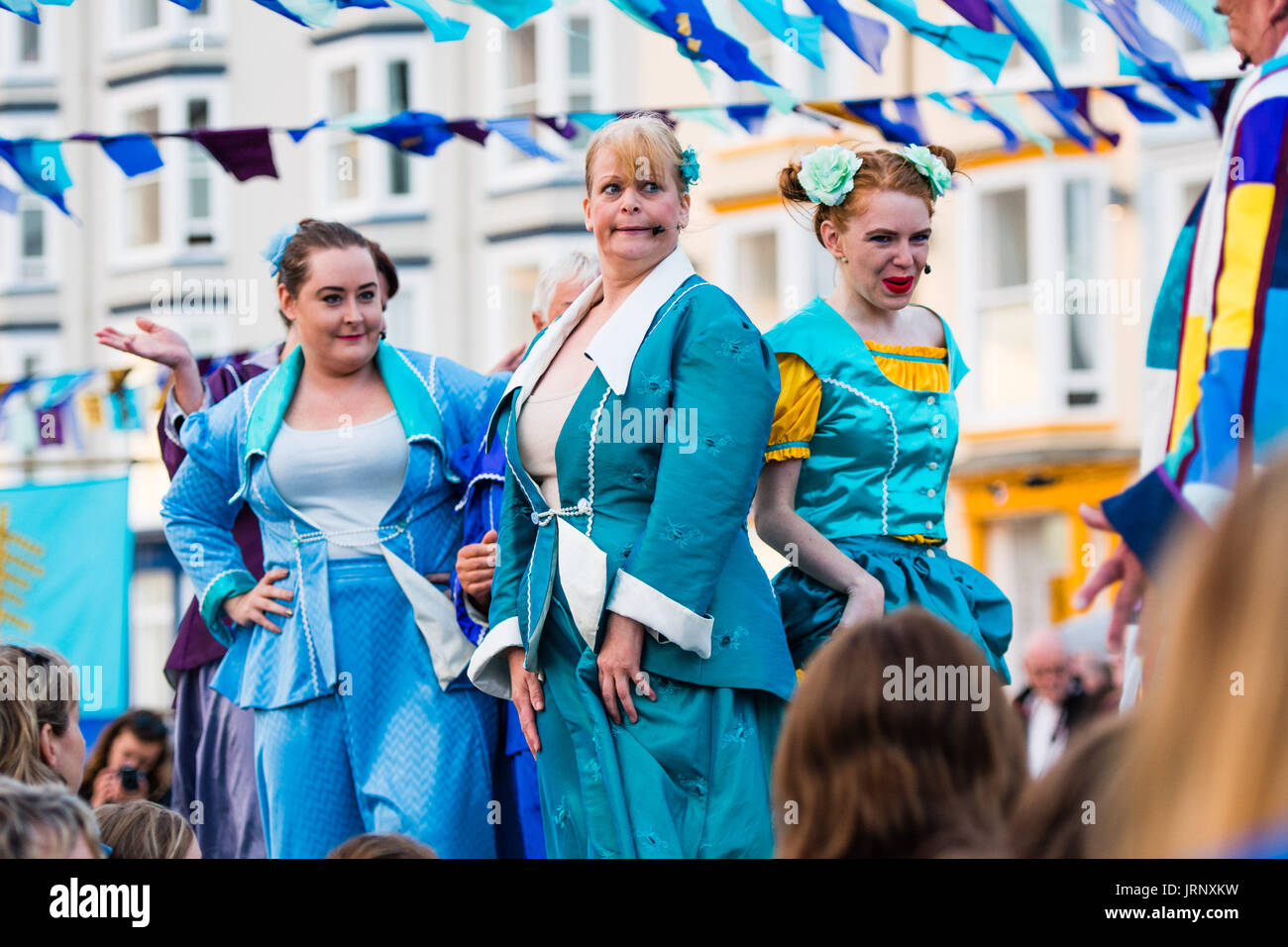 Aberystwyth, Wales, UK. 5th August, 2017. Performers on the promenade ...