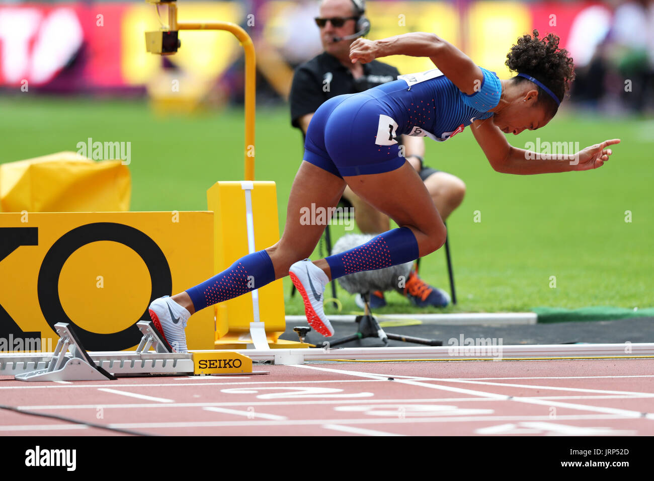 Female athletes in starting blocks hi-res stock photography and images ...