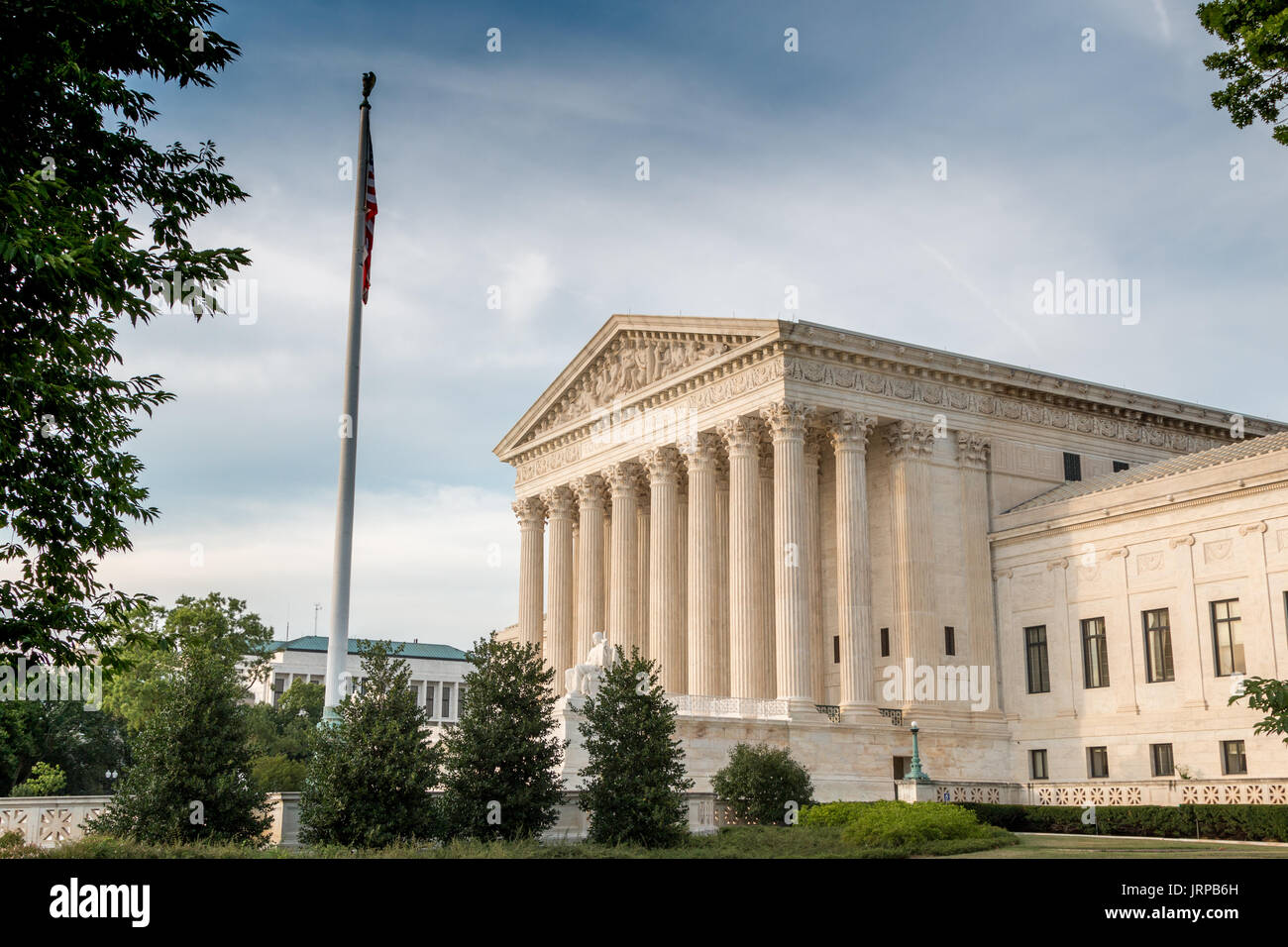 Side View of the Supreme Court OF the US Stock Photo - Alamy