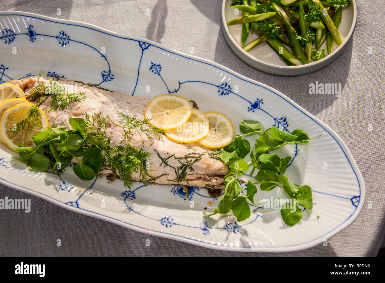 Fish serving hi-res stock photography and images - Alamy