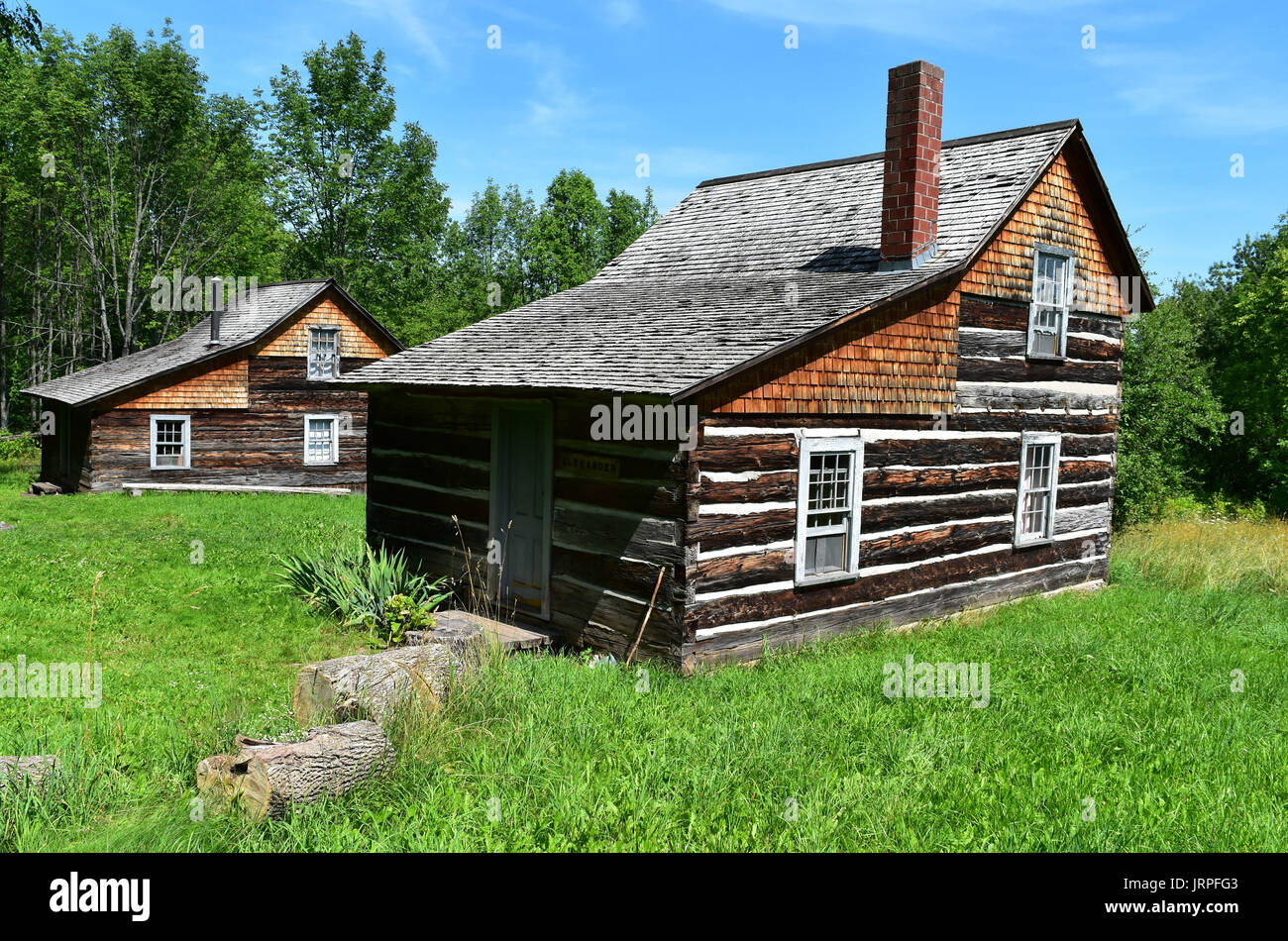 Rustic log cabin Stock Photo - Alamy