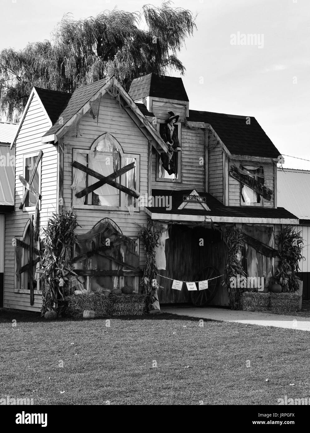 Scary old house ghosts hi-res stock photography and images - Alamy