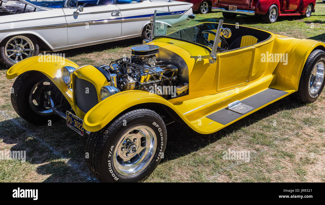 Vintage cars at the Back to the Fifties Car Show in Grants Pass, Oregon ...