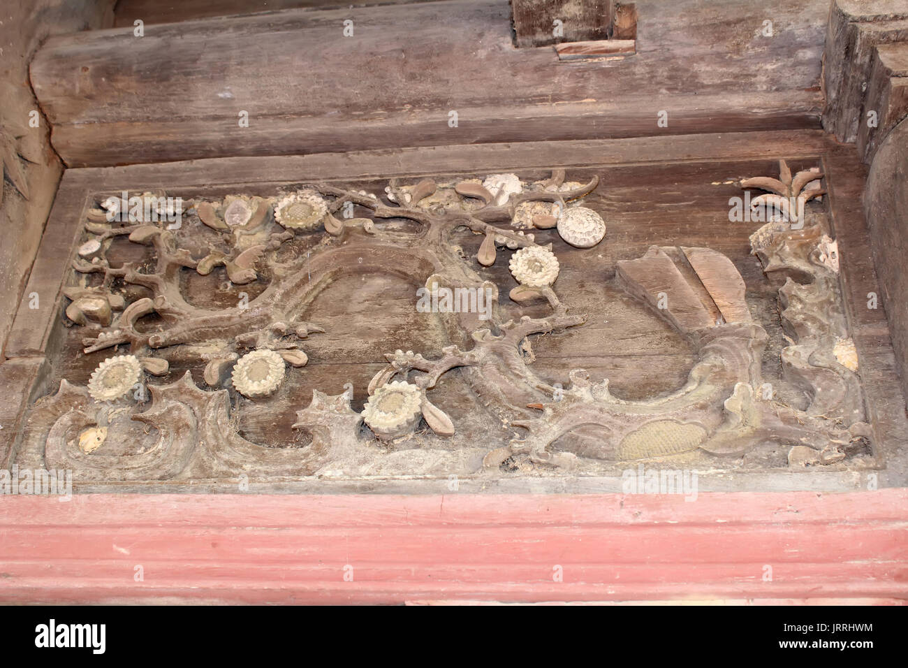 Ancient pattern on wood in vietnam temple Stock Photo - Alamy