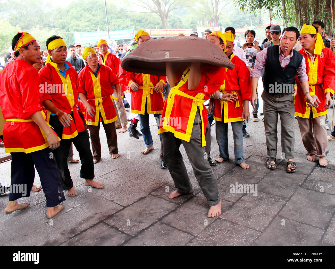 Vietnamese traditional games hi-res stock photography and images - Alamy