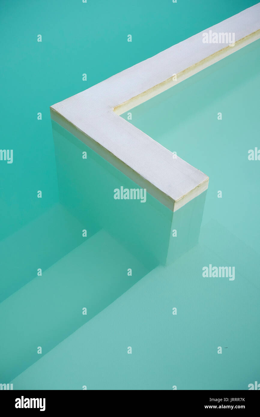 Swimming pool, detail of a partition wall in the water and steps Stock ...