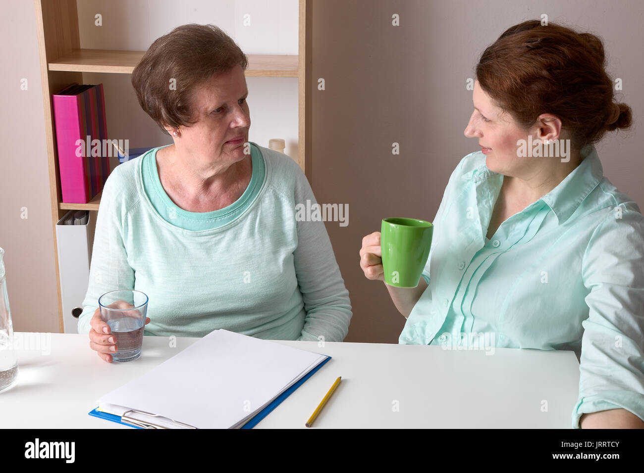 Mother and daughter talking together Stock Photo - Alamy