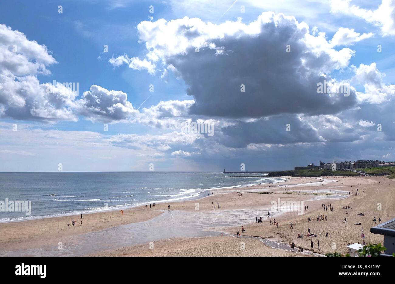 A beautiful day on Tynemouth Longsands beach in Tynemouth Stock Photo ...