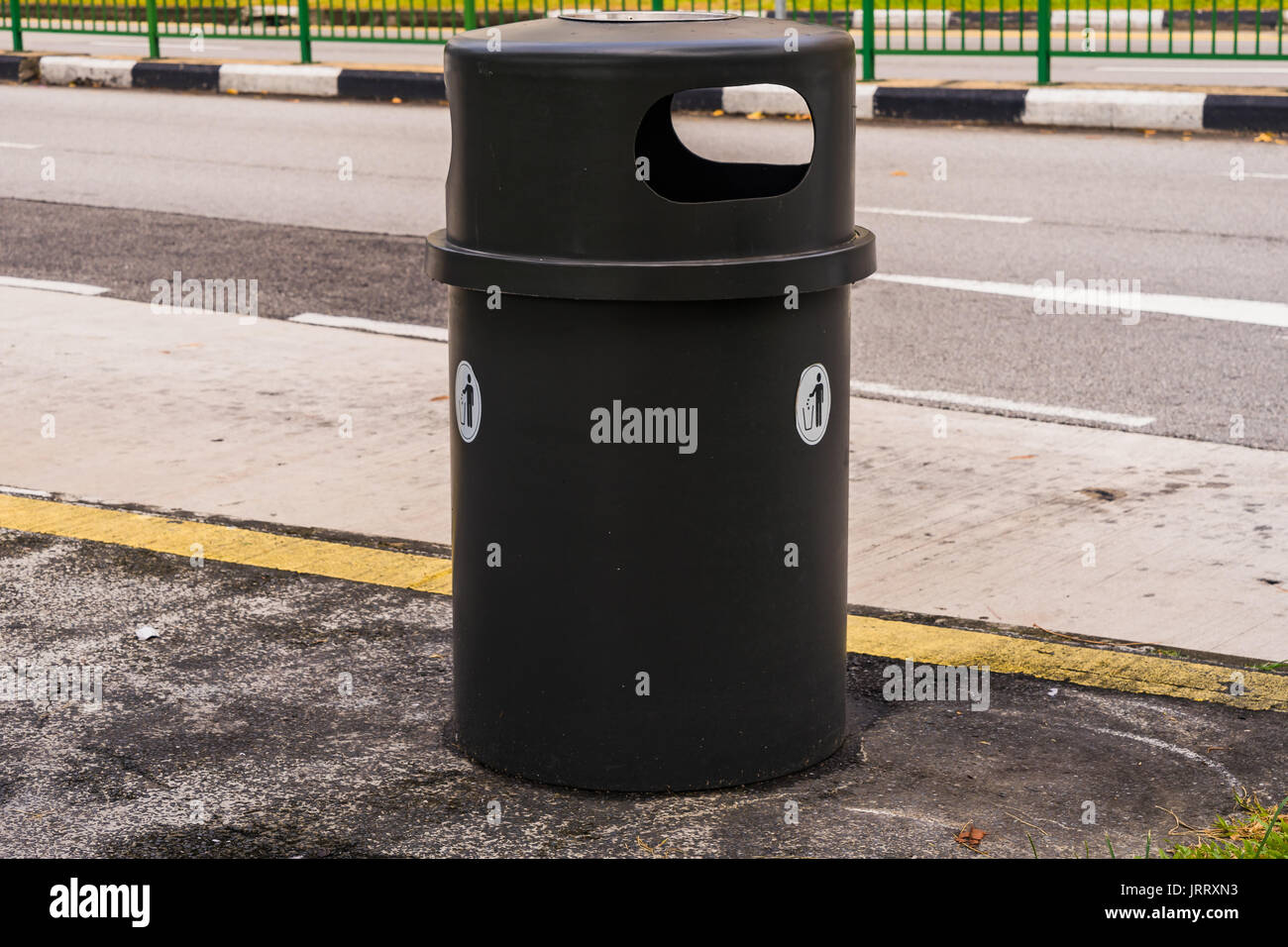 Black dustbin hi-res stock photography and images - Alamy