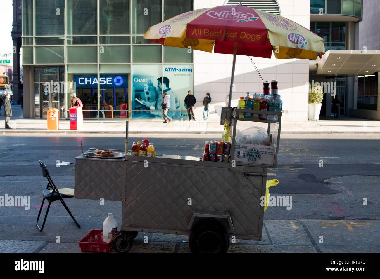 Hot dog stand on street hi-res stock photography and images - Alamy