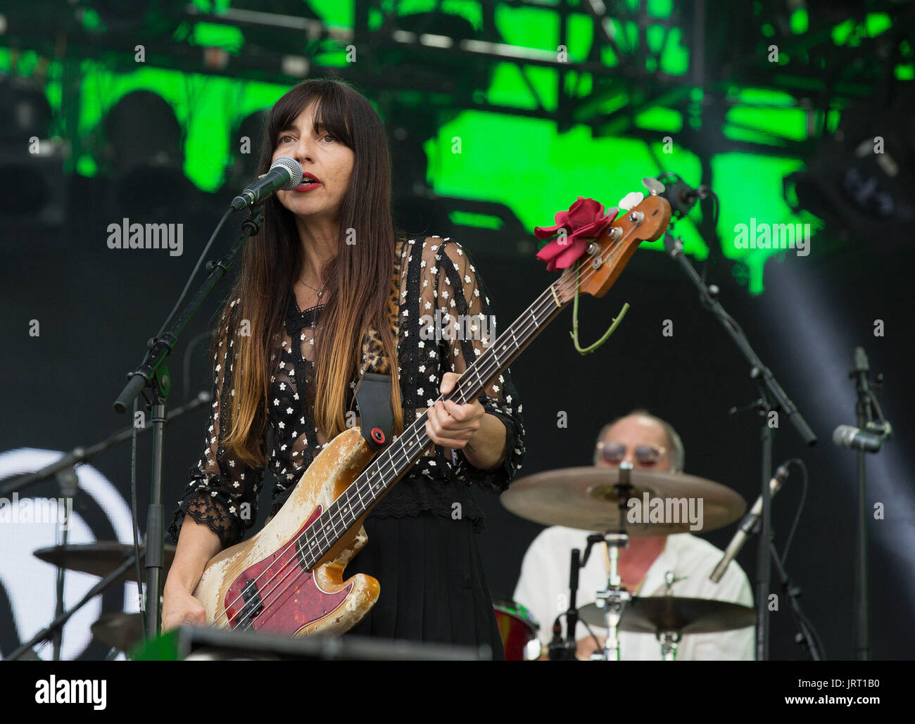 Paz lenchantin bassist hi-res stock photography and images - Alamy