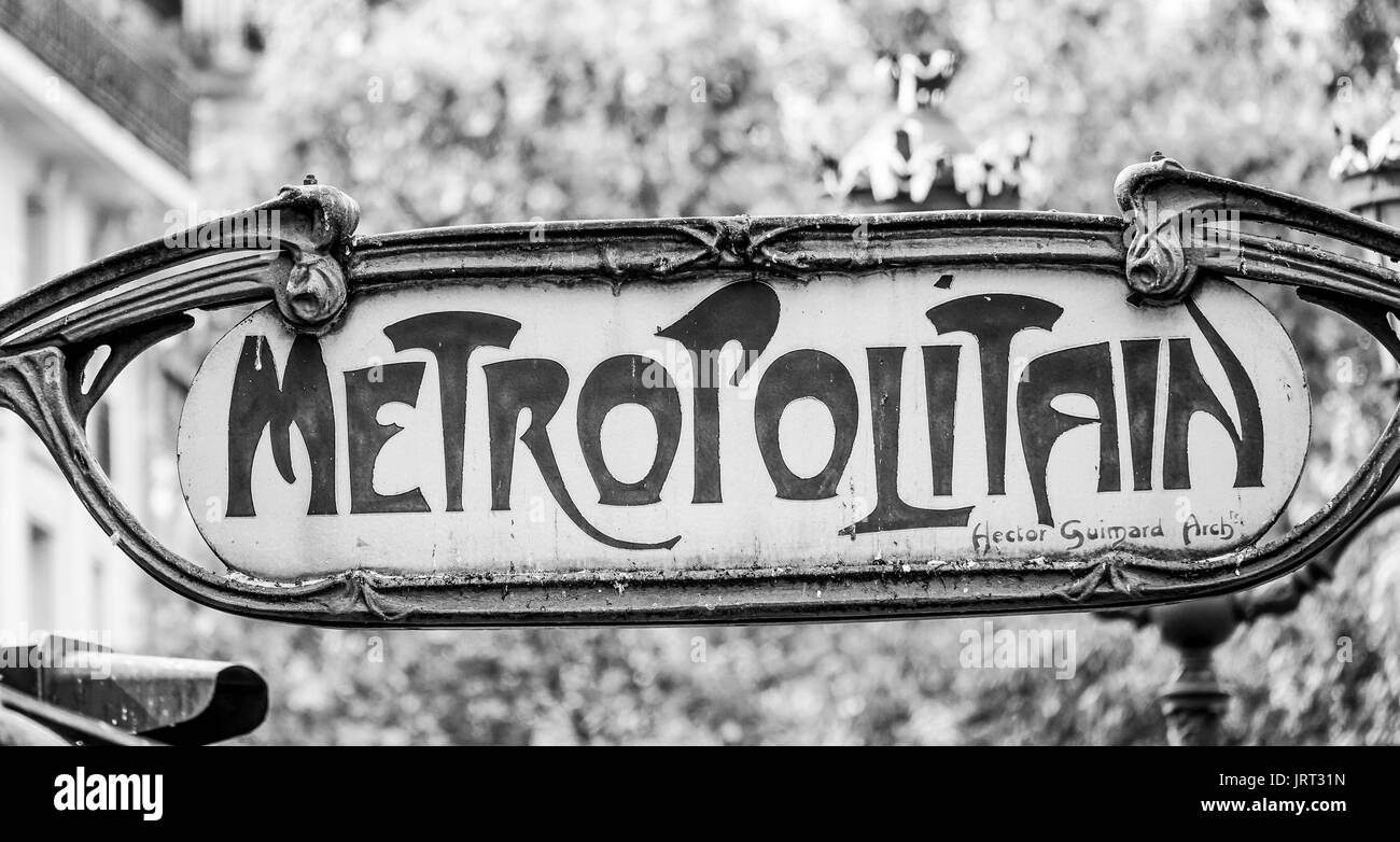 Metropolitain sign - the Paris underground metro station - PARIS ...