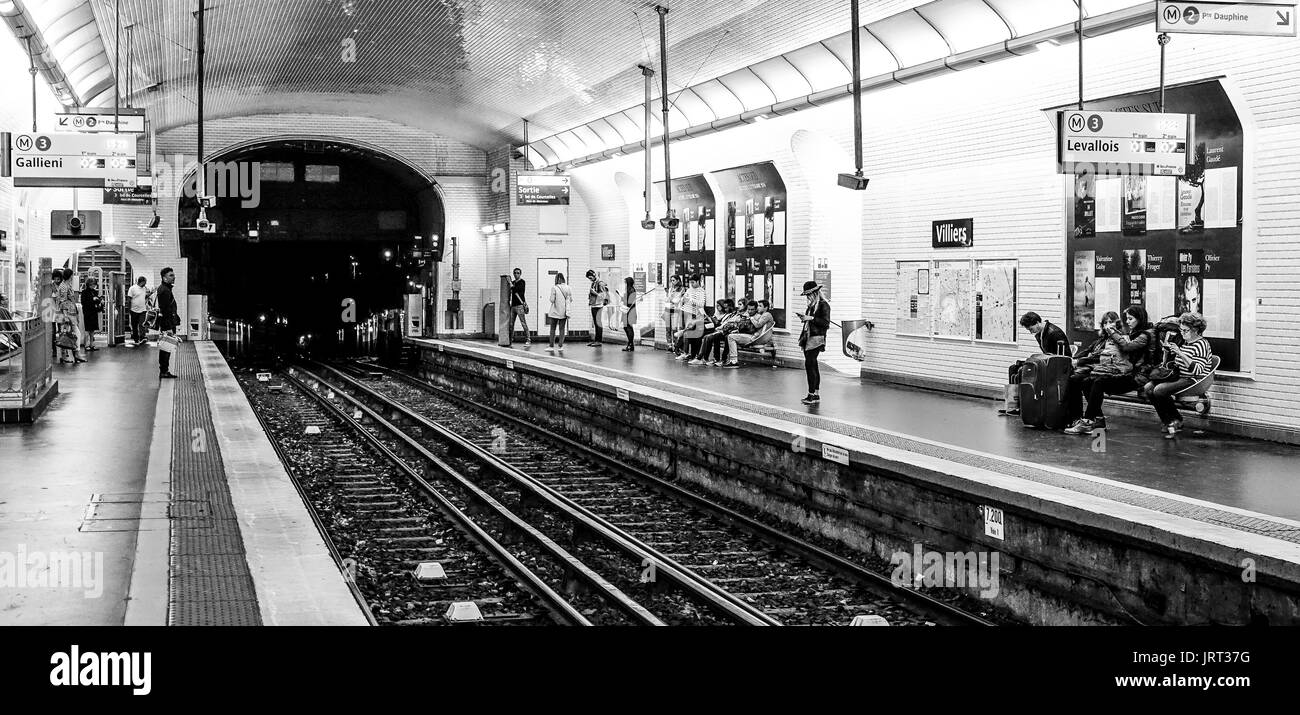 Paris notre dame metro station hi-res stock photography and images - Alamy