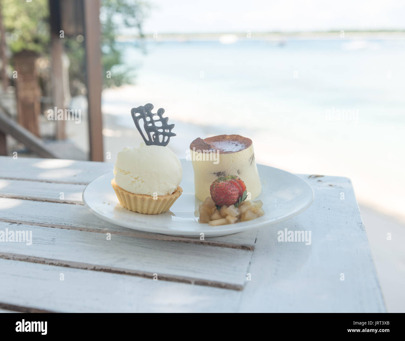 Beach desserts hi-res stock photography and images - Alamy