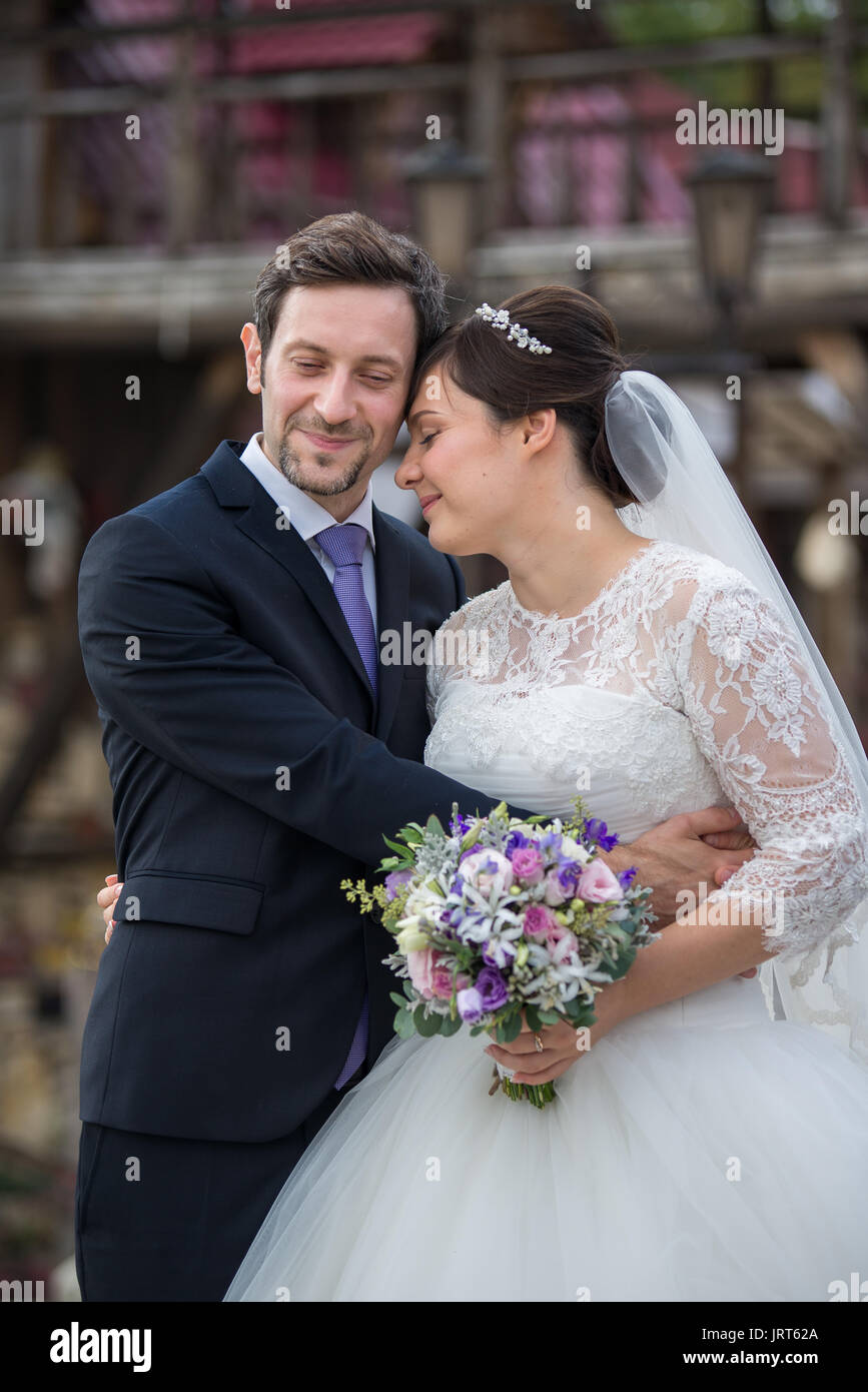 Beautiful married couple in the wedding day Stock Photo - Alamy