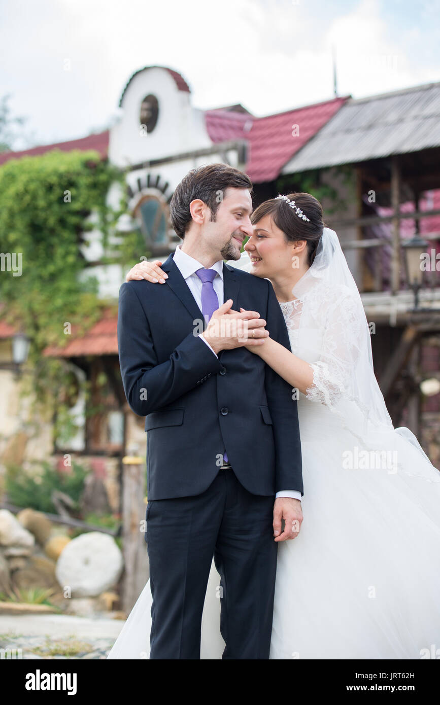 Beautiful married couple in the wedding day Stock Photo - Alamy