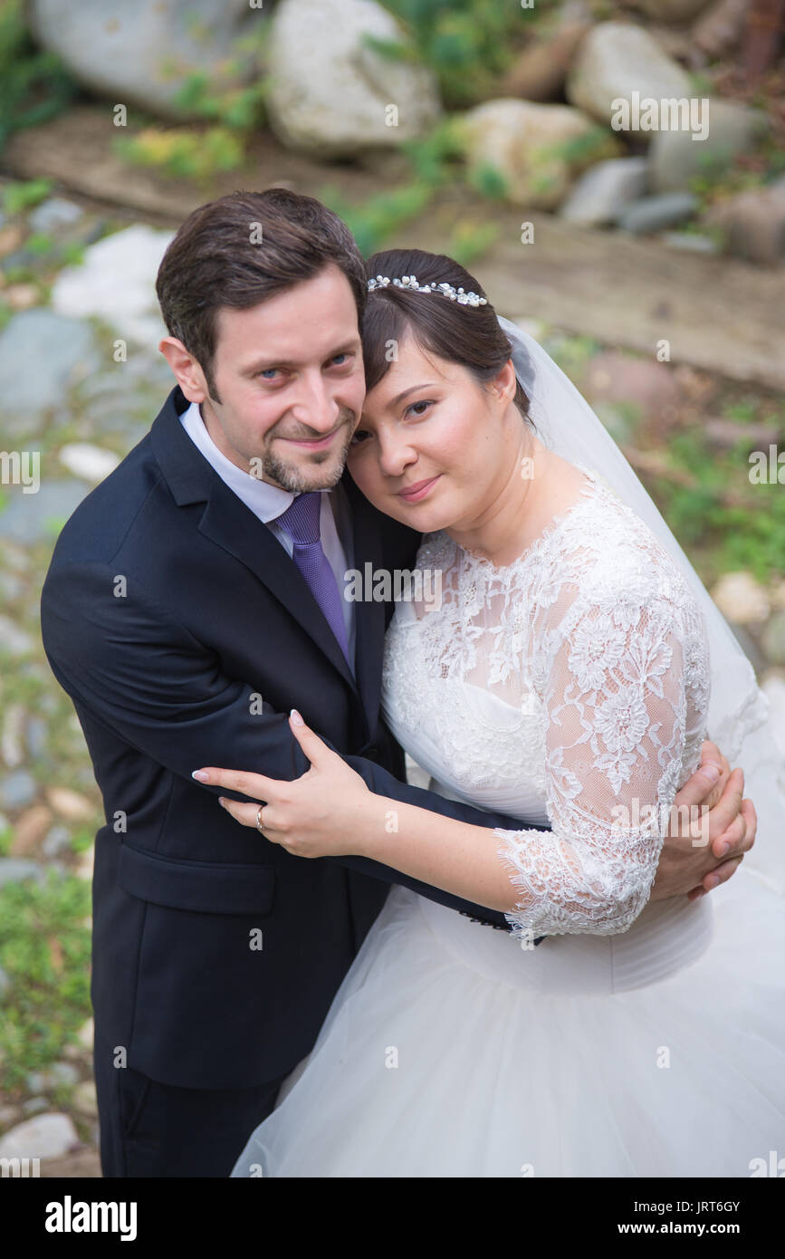 Beautiful married couple in the wedding day Stock Photo - Alamy