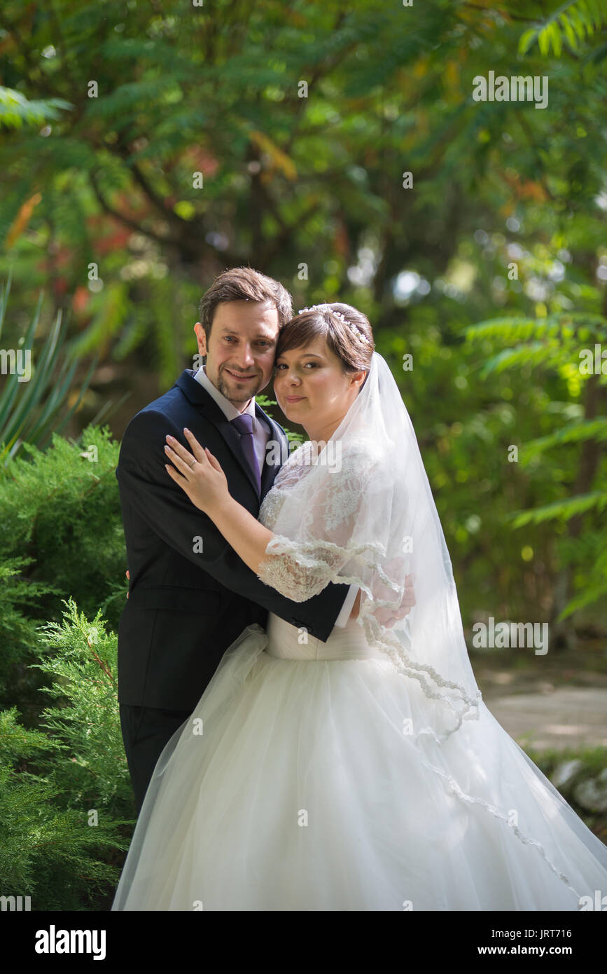 Beautiful married couple in the wedding day Stock Photo - Alamy