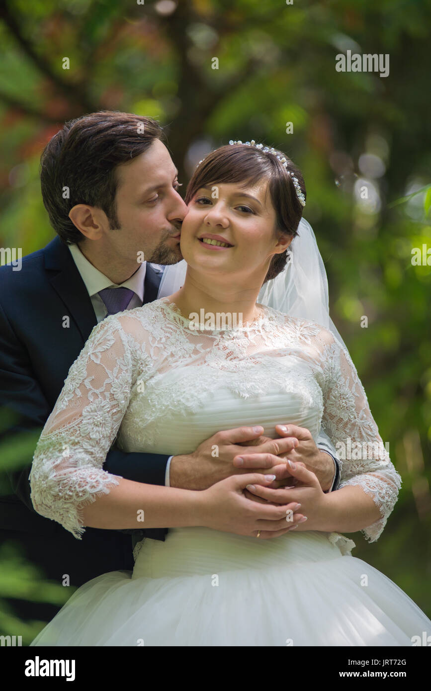 Beautiful married couple in the wedding day Stock Photo - Alamy