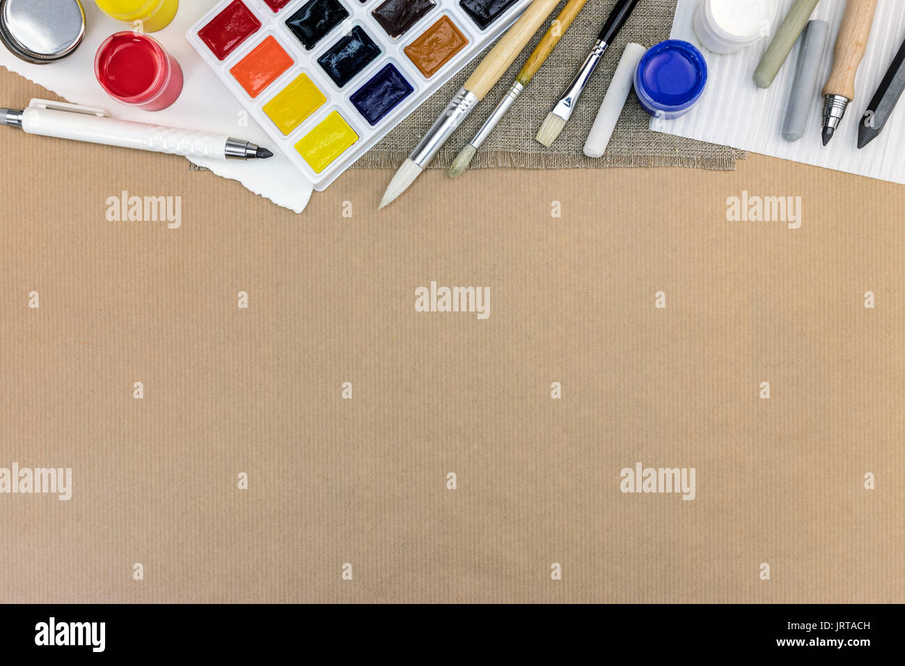 Palette paints artistic tools hi-res stock photography and images - Alamy
