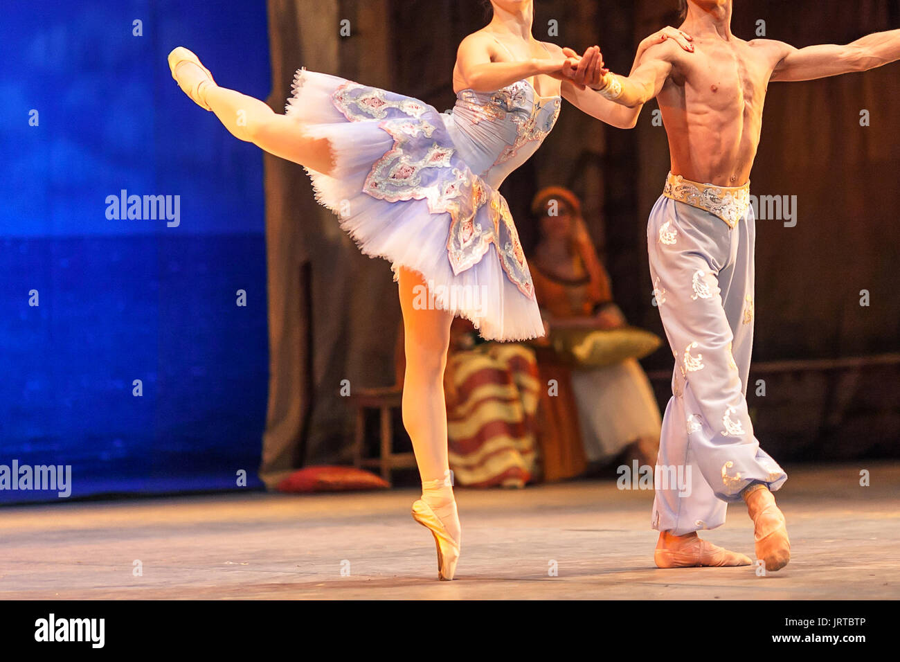 Ballerina lift hi-res stock photography and images - Alamy