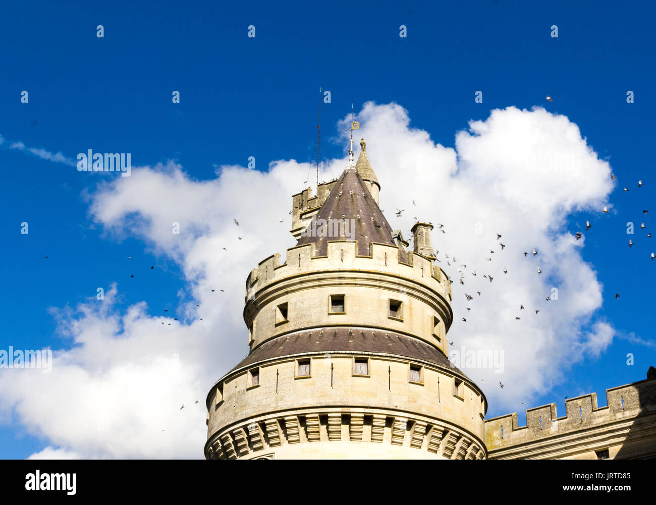 Medieval turret castle exterior hi-res stock photography and images - Alamy