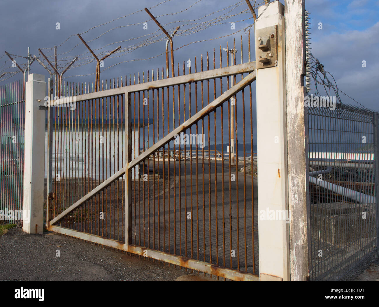 Gate pier hi-res stock photography and images - Alamy