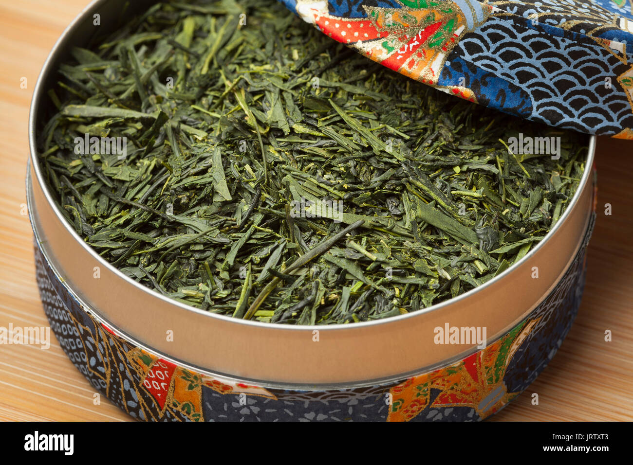 Green leaves japanese box hi-res stock photography and images - Alamy