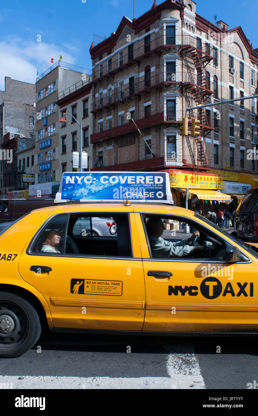American apartments street cab hi-res stock photography and images - Alamy