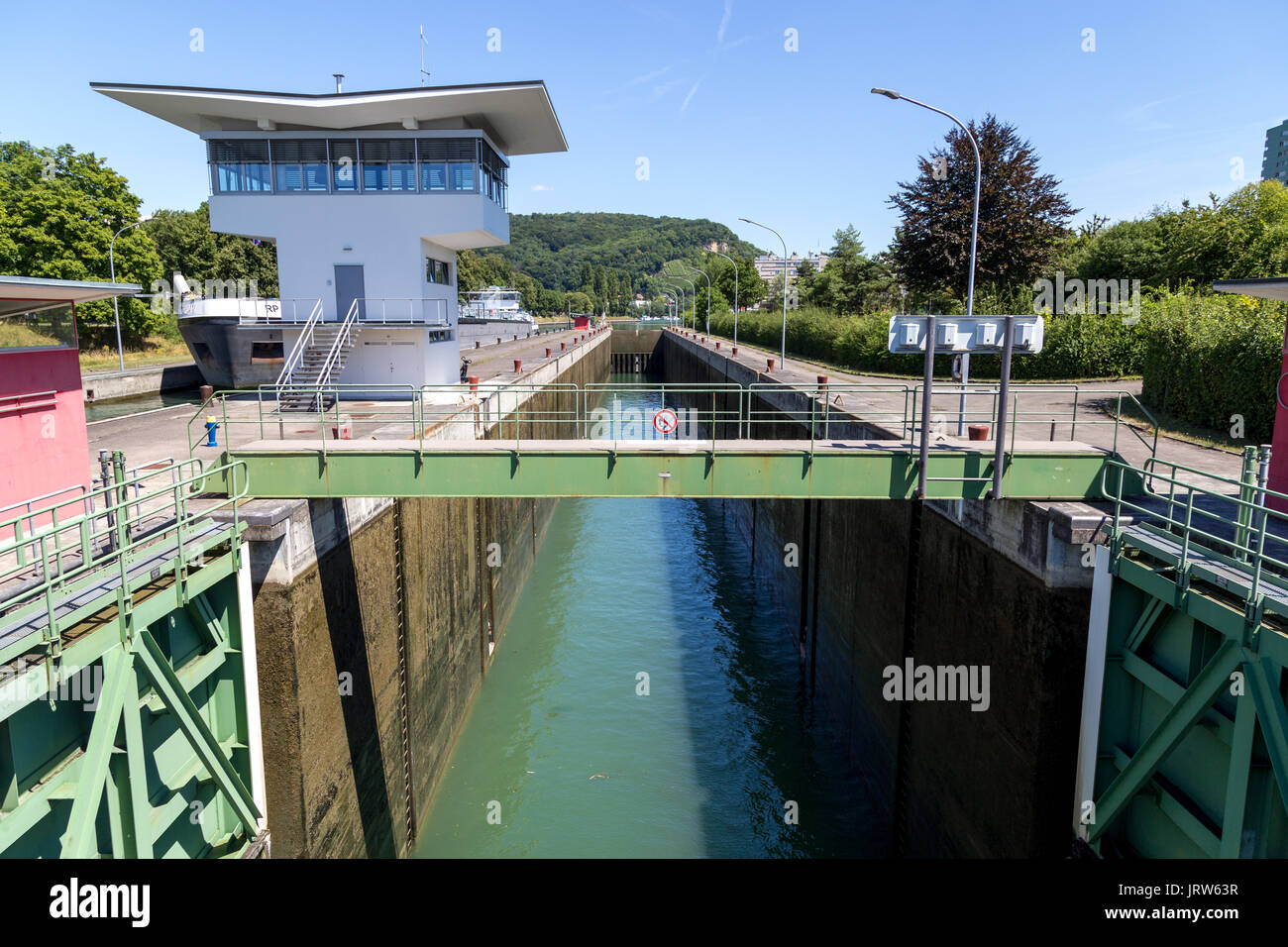 Hydraulic lock gate hi-res stock photography and images - Alamy