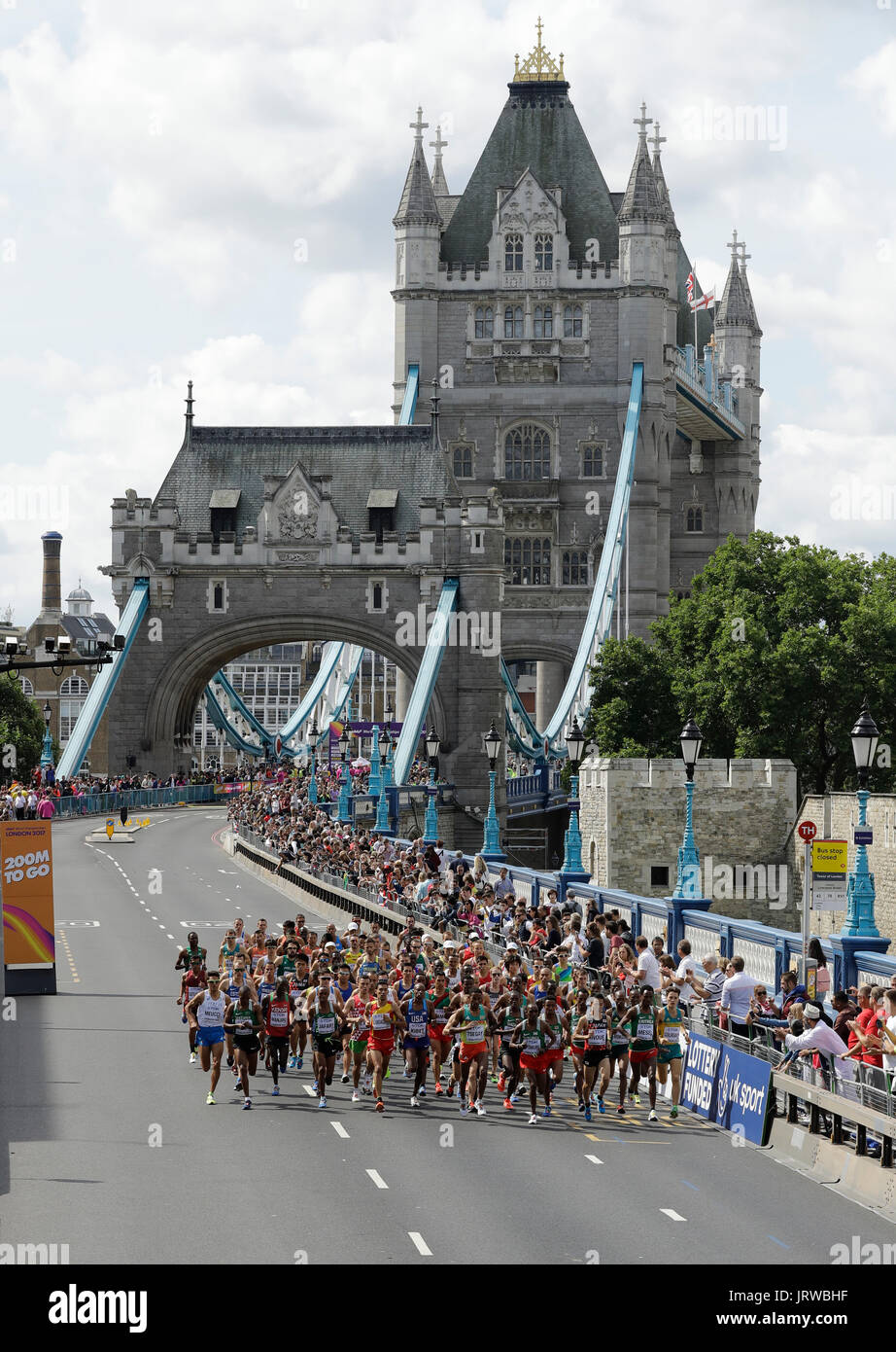 London marathon start hi-res stock photography and images - Alamy