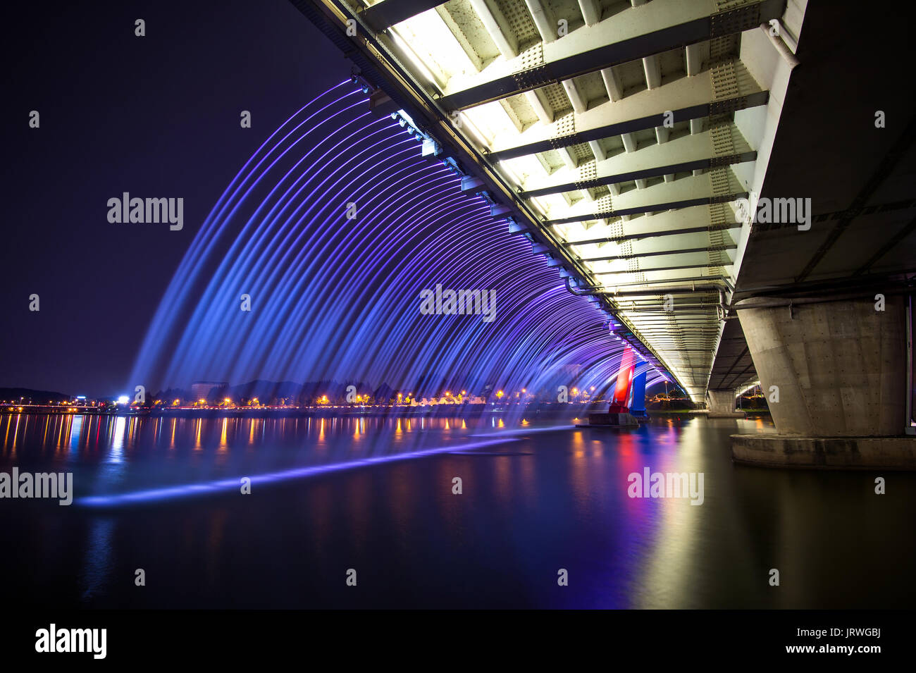 Rainbow fountain bridge hi-res stock photography and images - Alamy