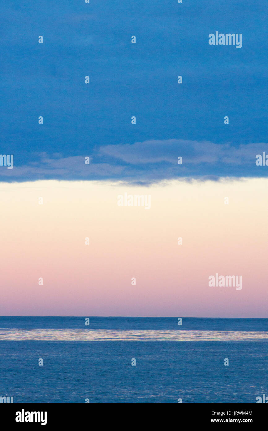 Ocean sunsets hi-res stock photography and images - Alamy