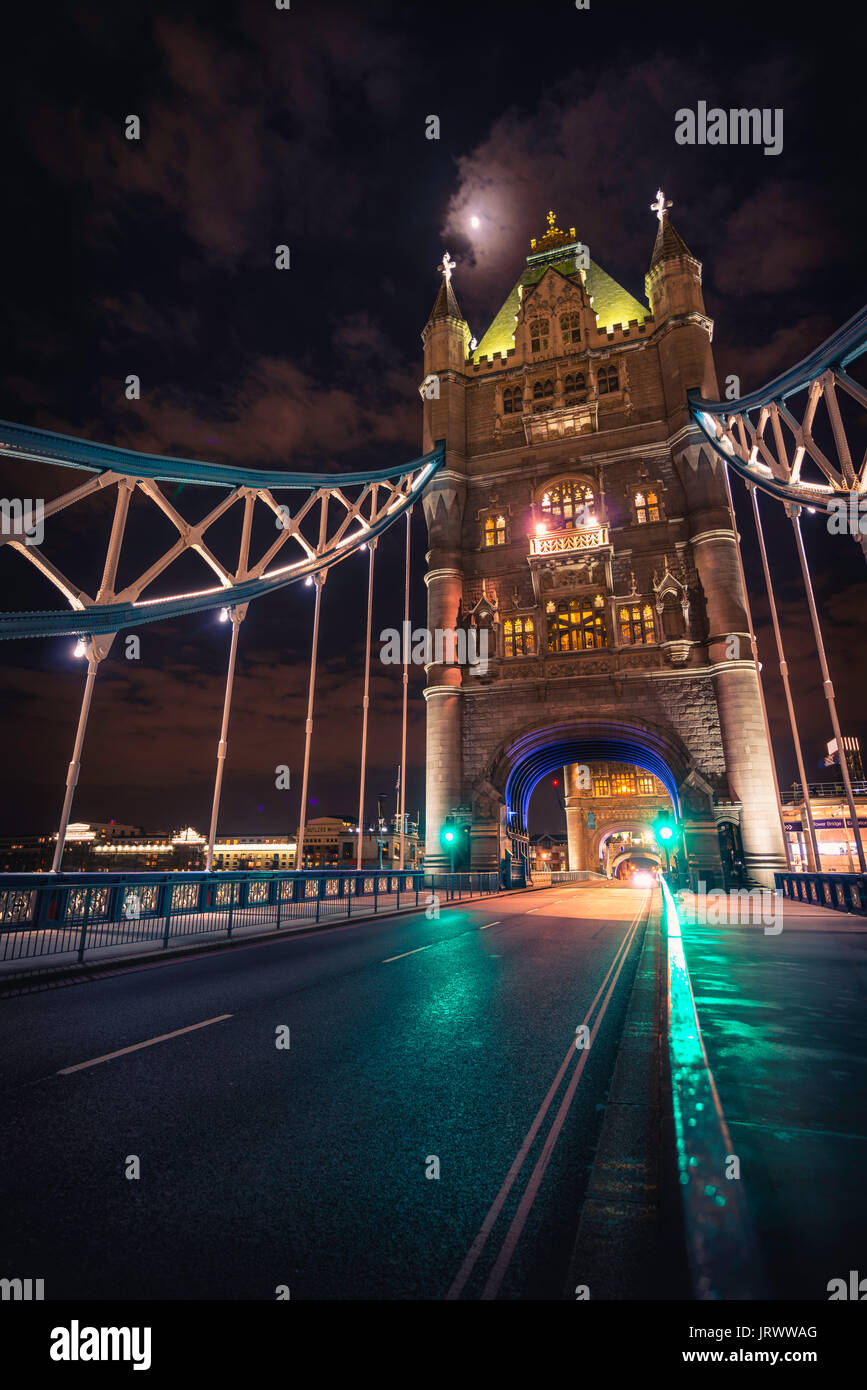 Tower bridge night hi-res stock photography and images - Alamy