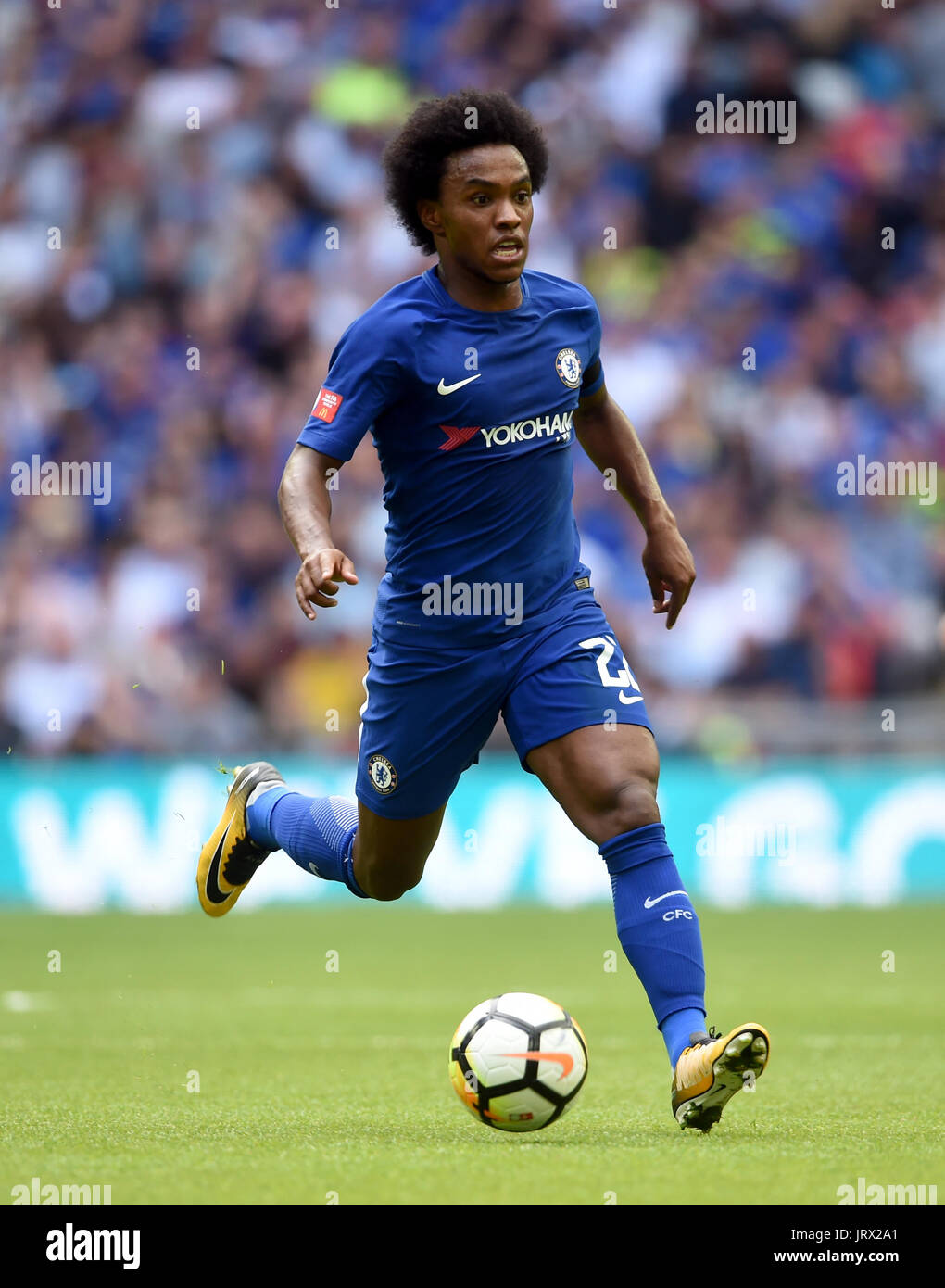 Willian of chelsea hi-res stock photography and images - Alamy
