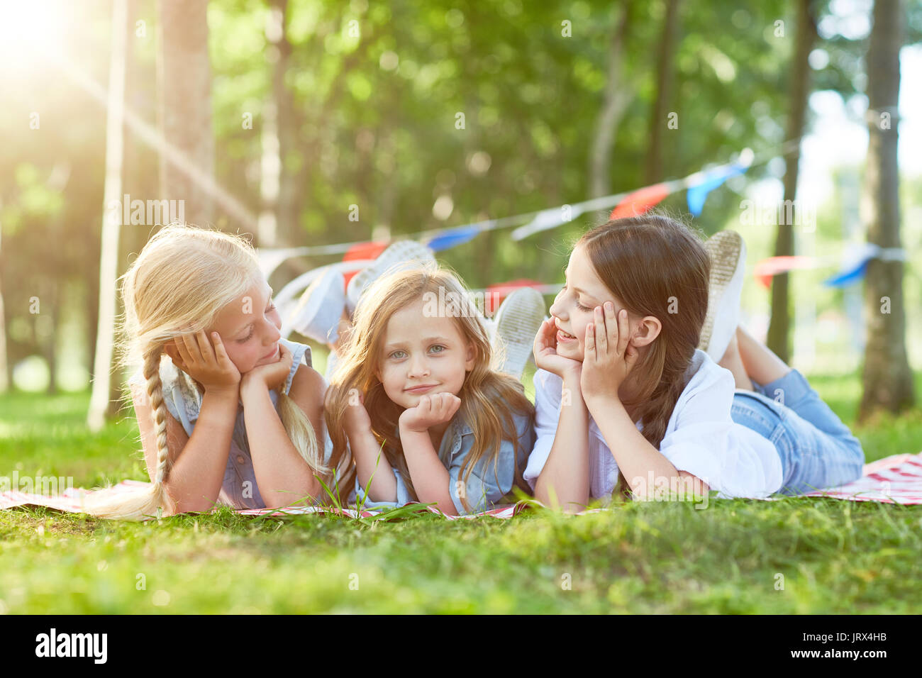 Girls in park hi-res stock photography and images - Alamy