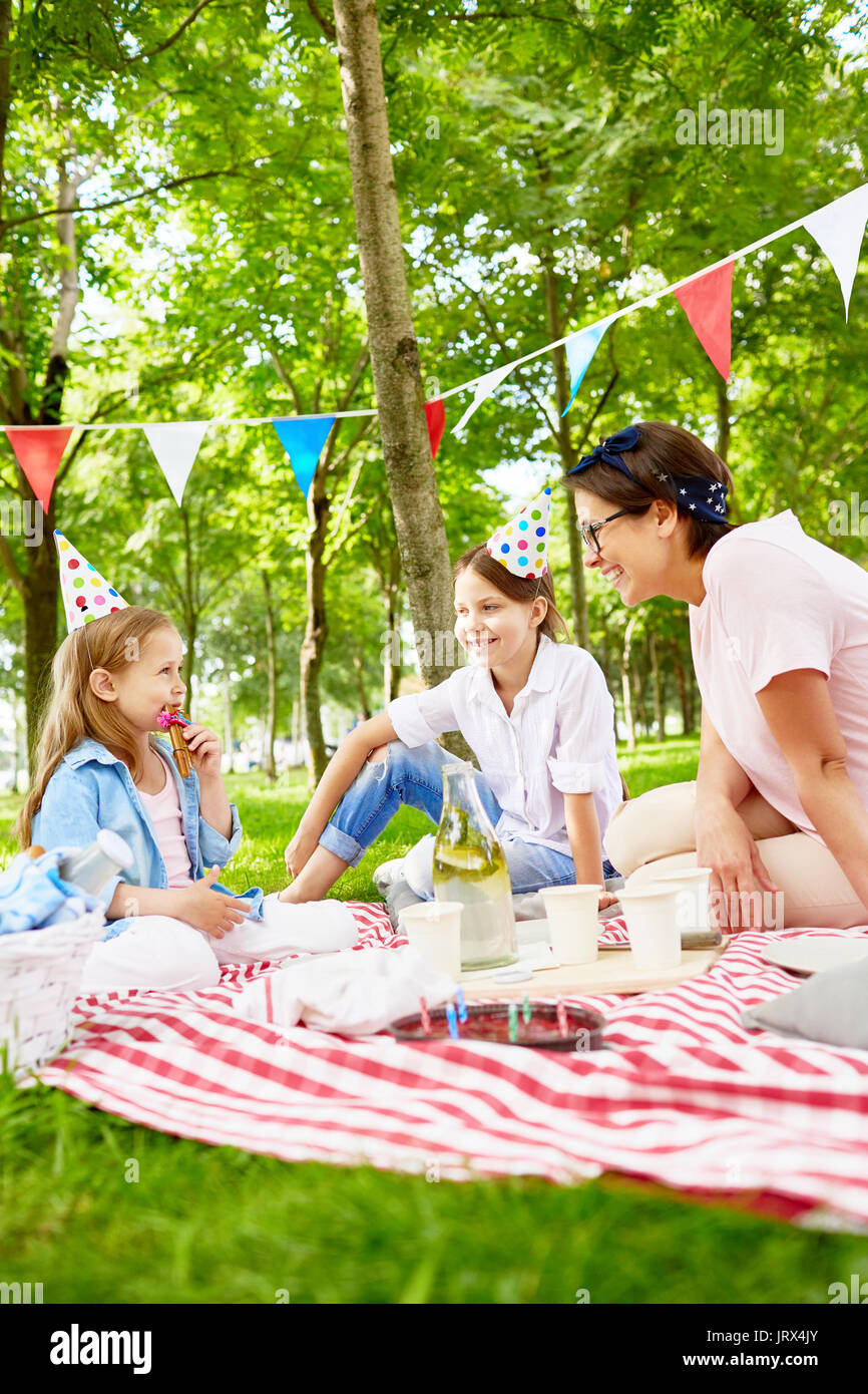 Summer lunch party hi-res stock photography and images - Alamy