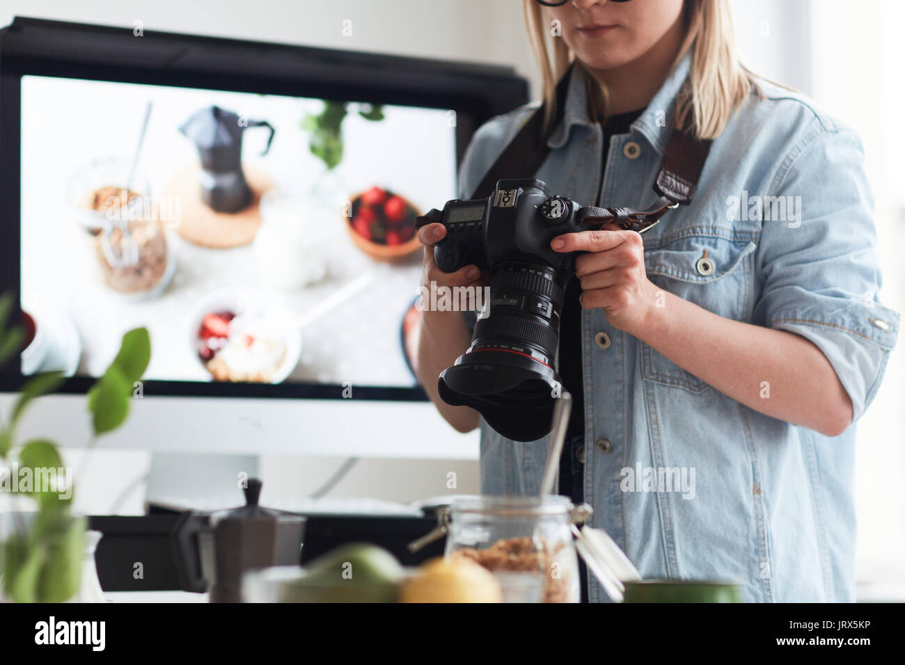 Studio video shooting hi-res stock photography and images - Alamy