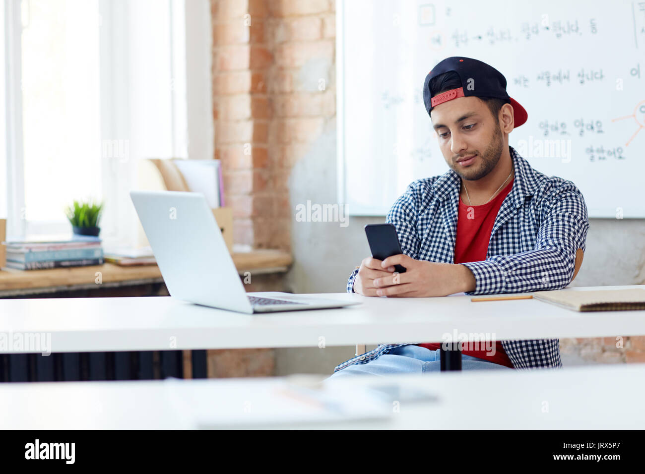 College classroom hi-res stock photography and images - Alamy