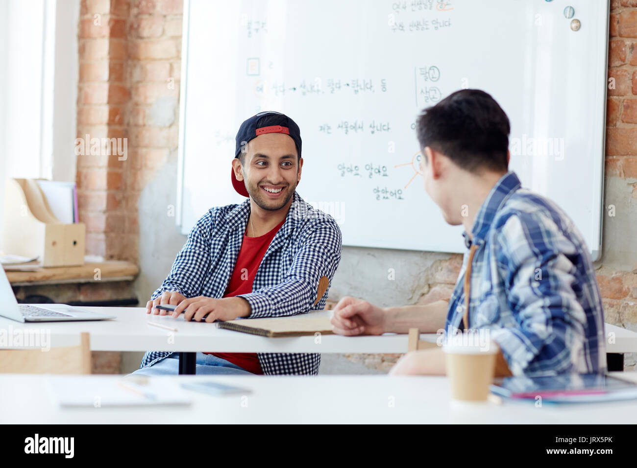 College talking classroom hi-res stock photography and images - Alamy