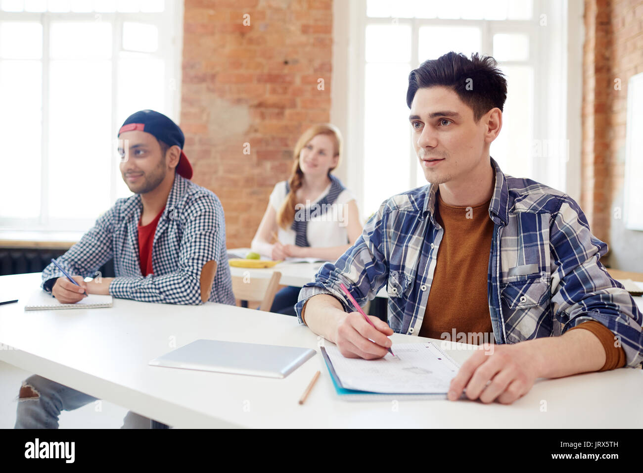 Student listening to lecture hi-res stock photography and images - Alamy