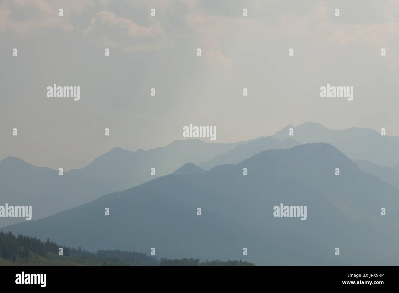 Blue hazy mountains hi-res stock photography and images - Alamy