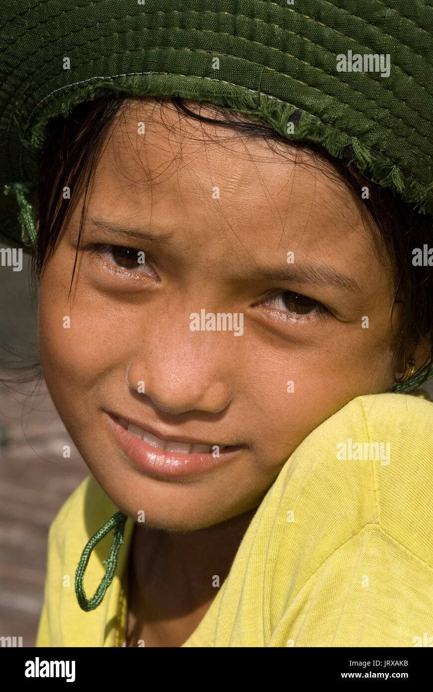 Smiling vietnamese girl hi-res stock photography and images - Alamy