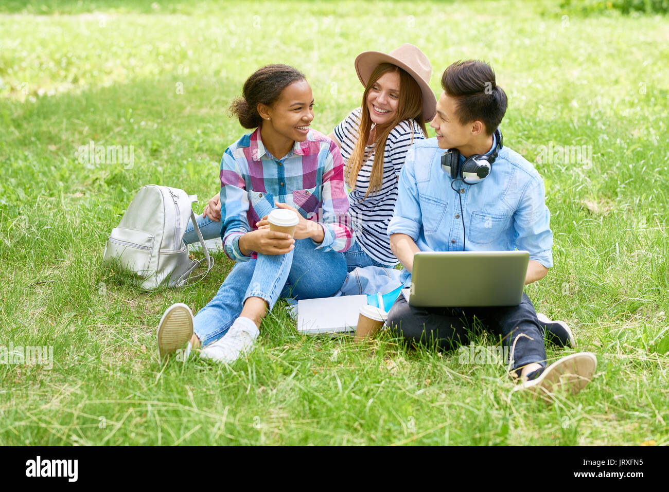 College students chatting on campus hi-res stock photography and images ...