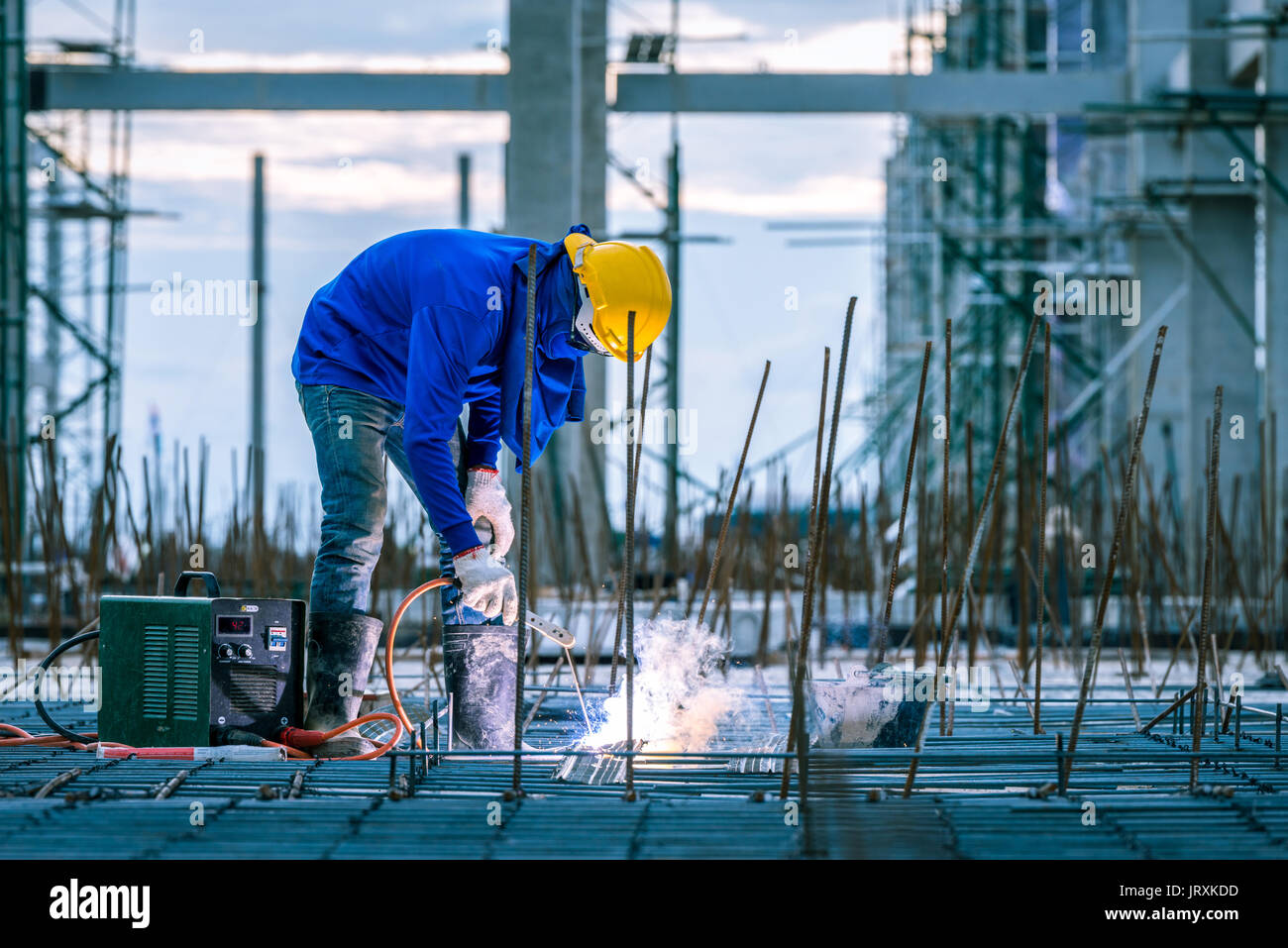 Welding worker hi-res stock photography and images - Alamy