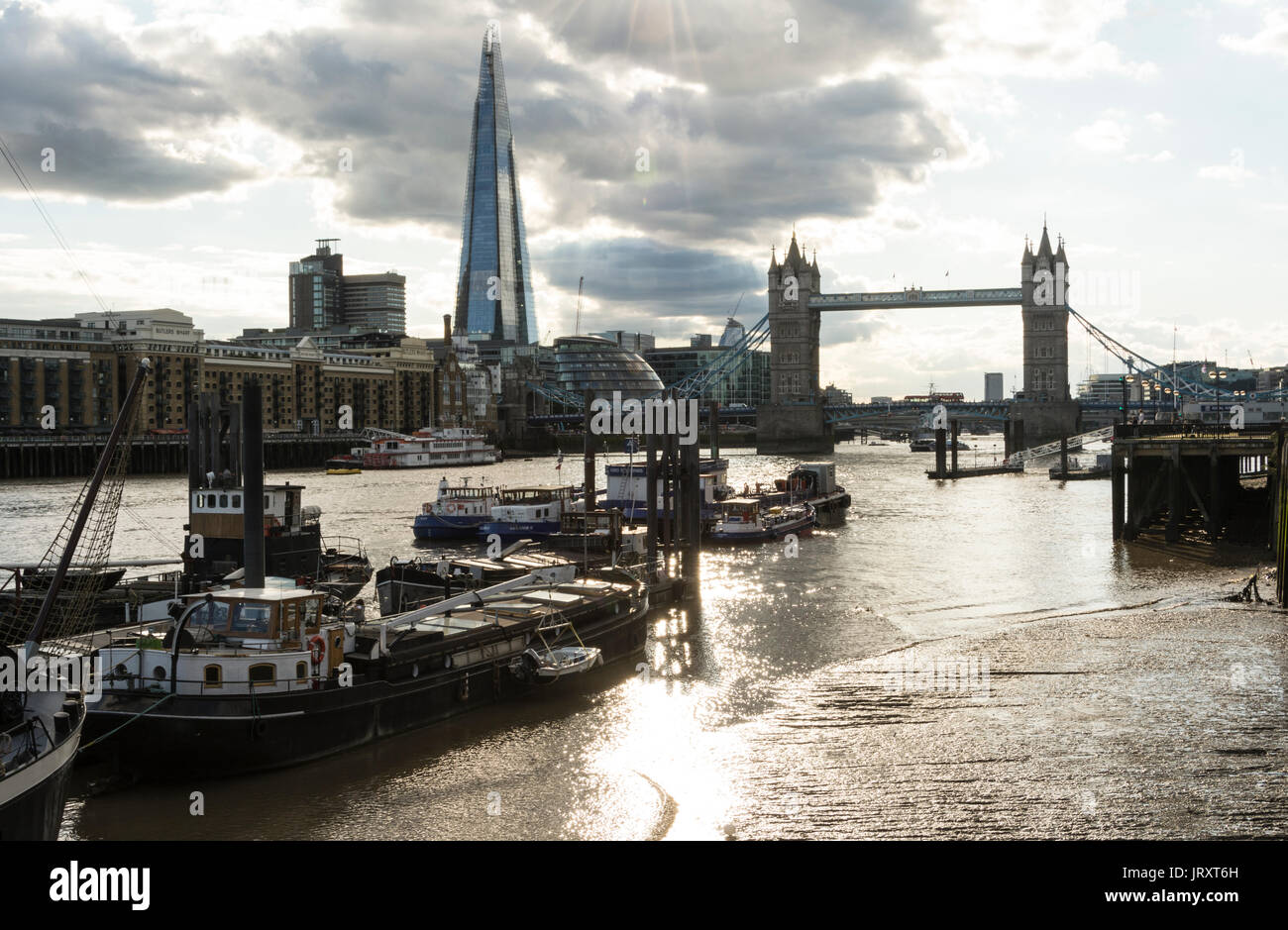 Under tower bridge hi-res stock photography and images - Alamy