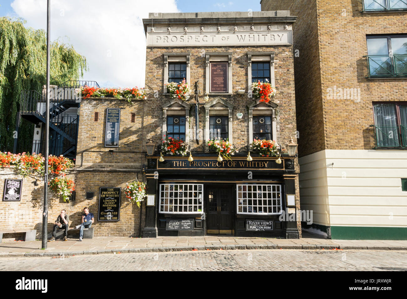 British english england public house traditional front facade hi-res ...