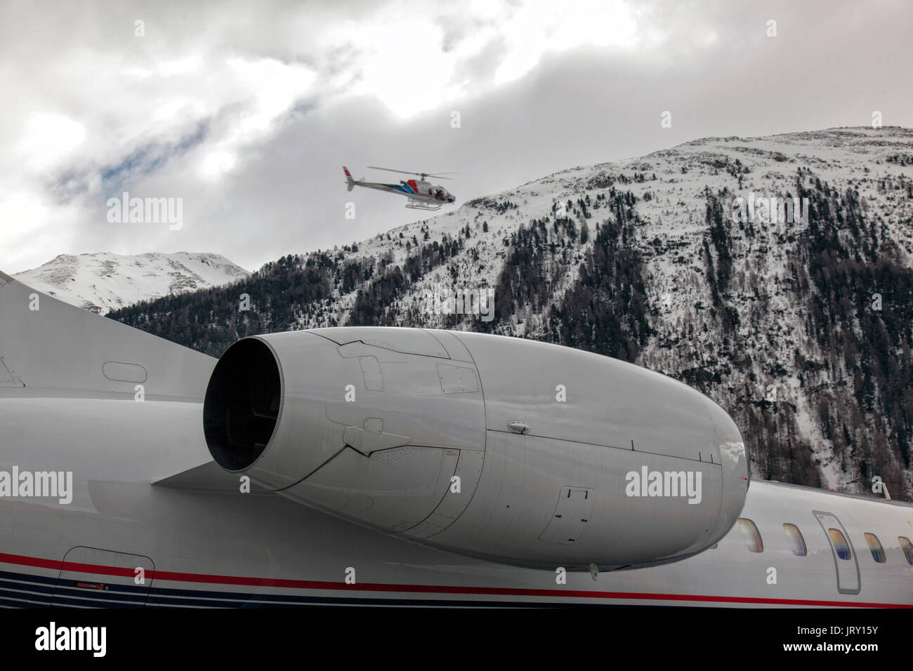 Helicopter flying close ground hi-res stock photography and images - Alamy