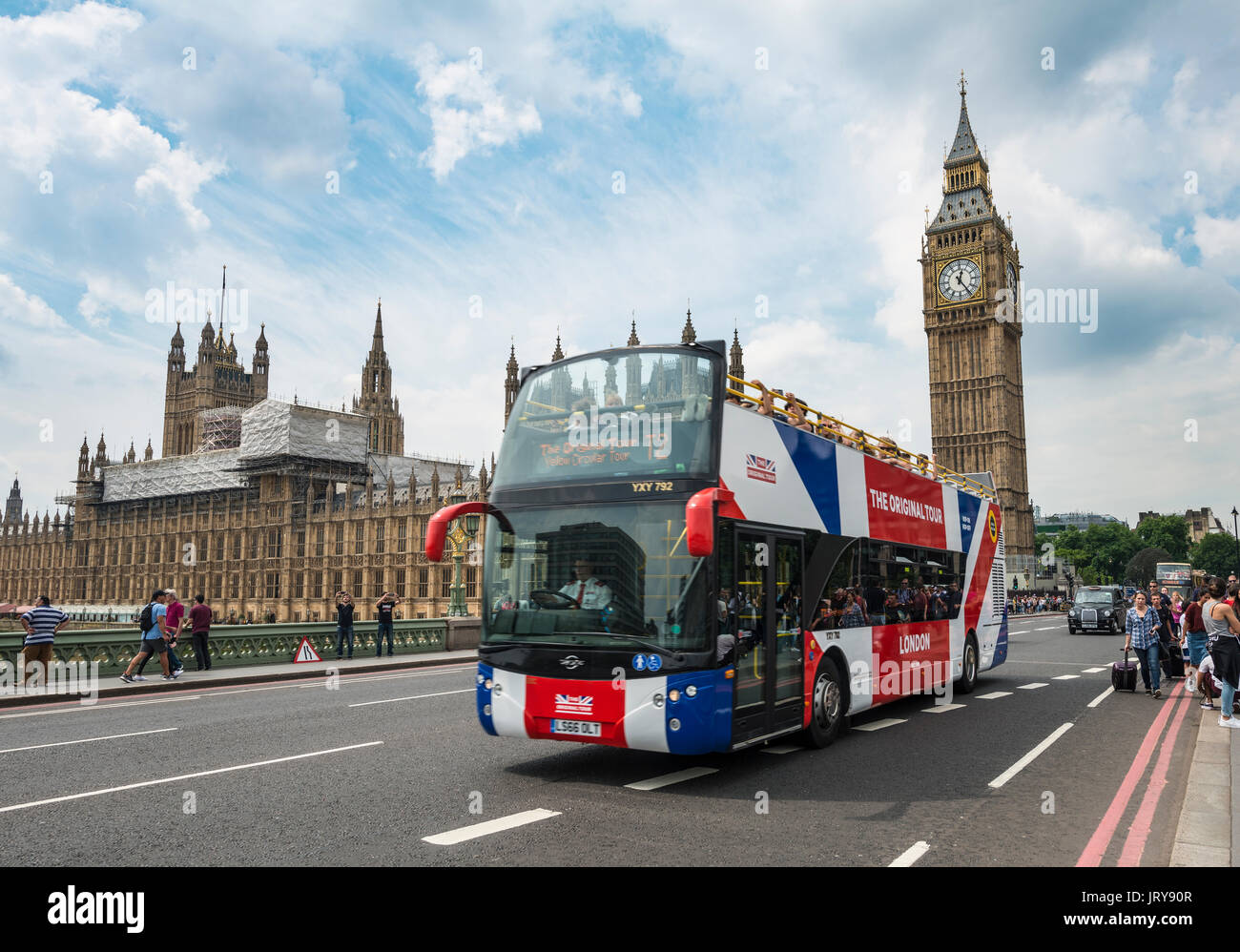 Sightseeing bus westminster big ben hi-res stock photography and images ...